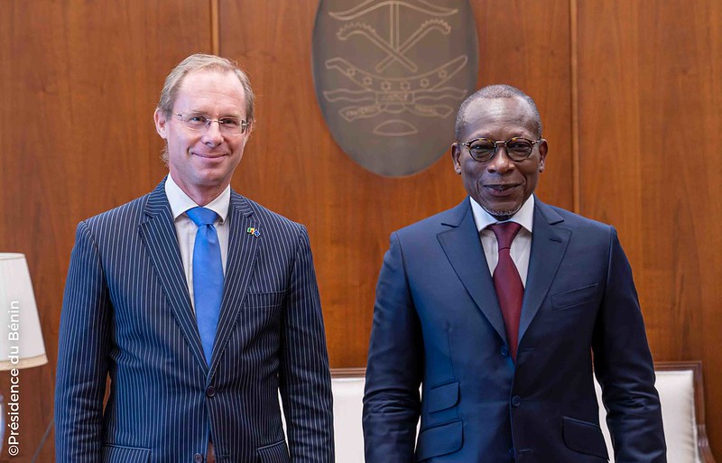 Remise de lettres de créance de 12 nouveaux ambassadeurs - 24 HEURES AU ...