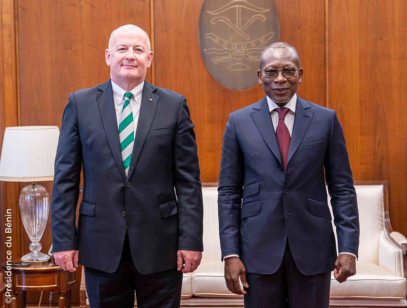 Remise de lettres de créance de 12 nouveaux ambassadeurs - 24 HEURES AU ...