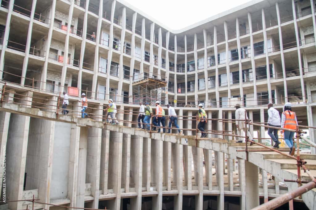 Descente de P. Talon sur le chantier de construction du siège du ...
