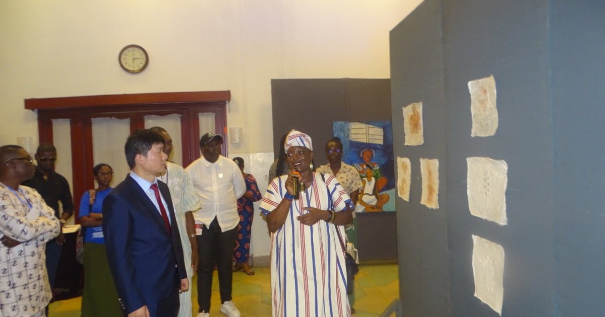 Le papier, une nouveauté du FInAB dans les arts plastiques - 24 HEURES ...