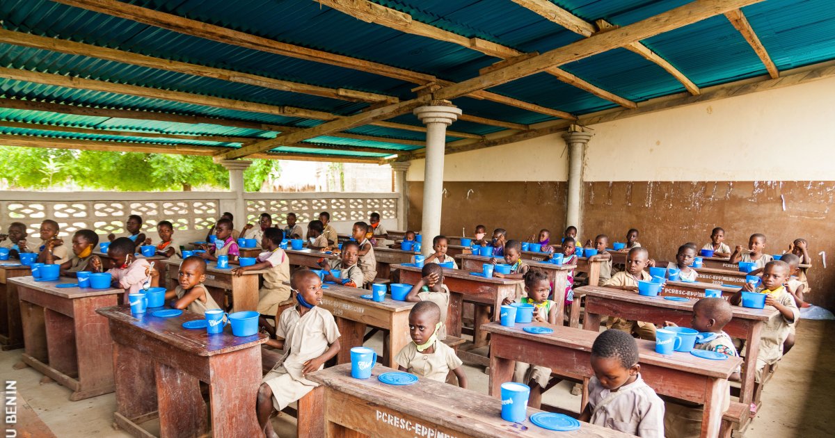 Un repas chaud pour chaque écolier dans l’Ouémé-Plateau - 24 HEURES AU ...