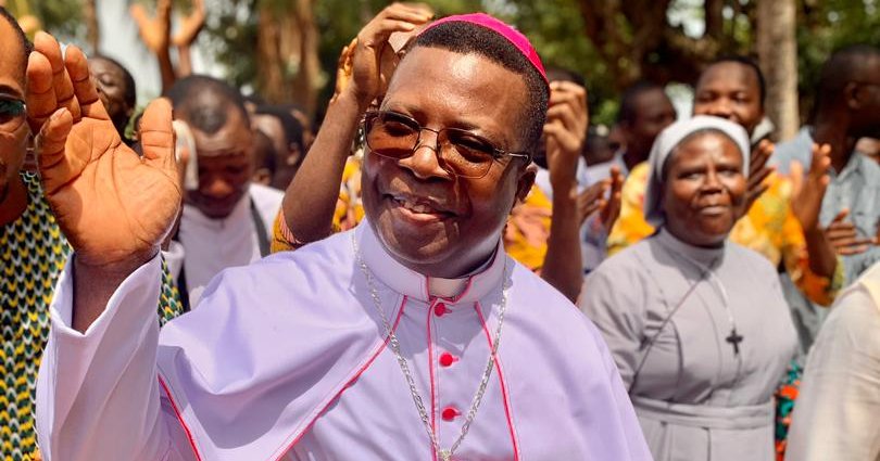 Roger ANOUMOU officiellement installé évêque de Lokossa - 24 Heures au ...